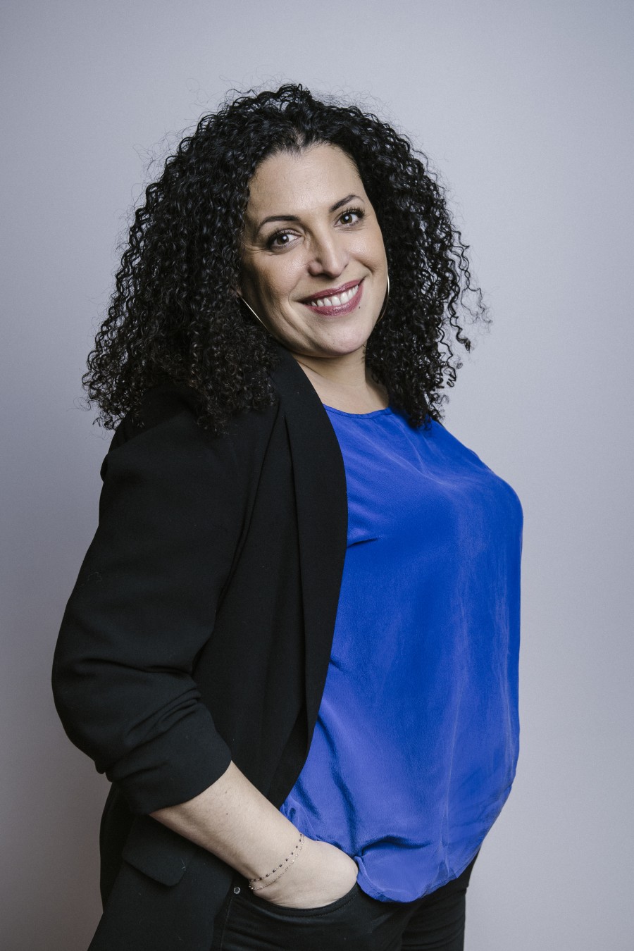 Nora Hamadi ~ Longueur d’ondes ~ Festival de la radio et de l'écoute ...